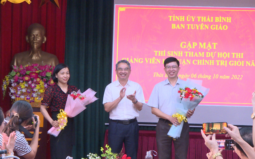 Gặp mặt thí sinh tham dự Hội thi Giảng viên lý luận chính trị giỏi năm ...